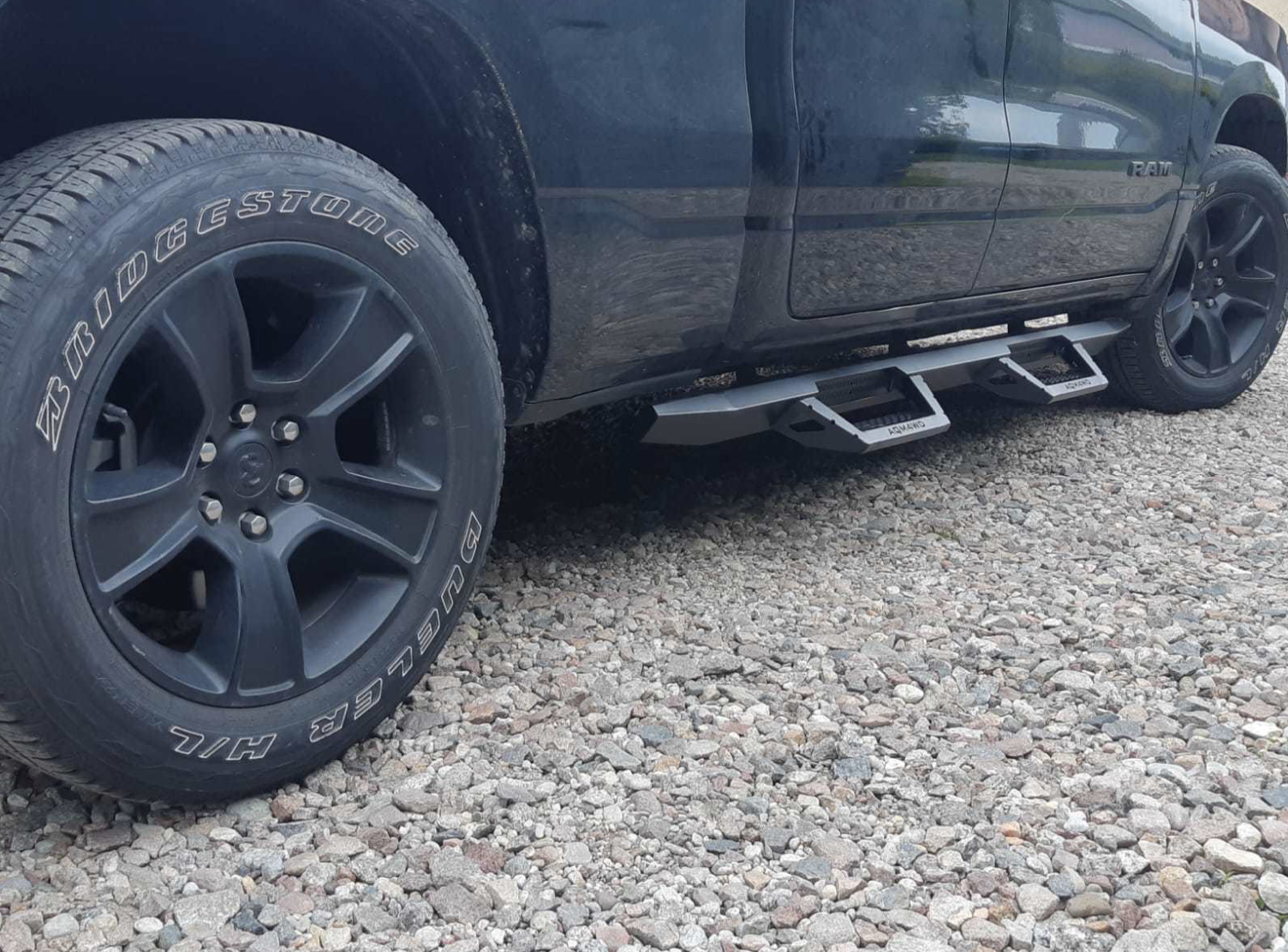 BobTuning|Side Steps Zwart Staal Dodge Ram 1500 2019+ | (Model T)